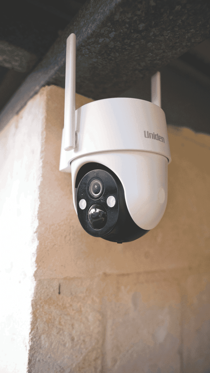 Uniden SoloX 2k 4G Solar Security Camera Kit APPCAMSOLOX2K4GPTKIT